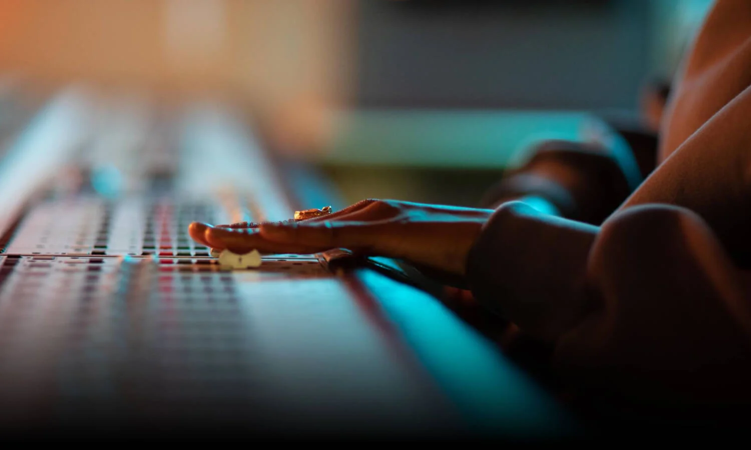 Blog - True Wireless Is More: The Benefits of True Wireless Earbuds ...